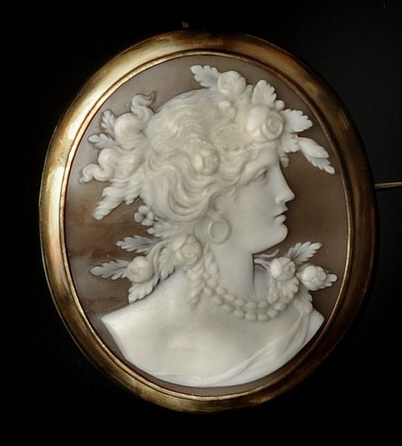 Bonhams : An oval shell cameo brooch