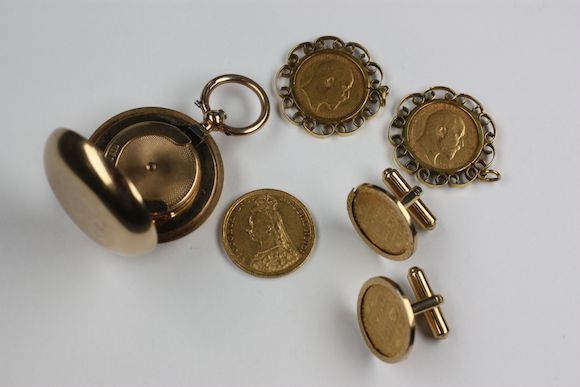 Bonhams : A collection of gold items