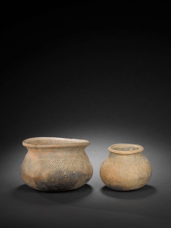 Bonhams : Two Anglo-Saxon pottery urns 2