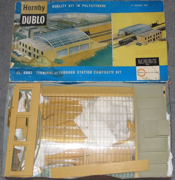 Bonhams : Hornby Dublo 5083 Terminal or Through Station composite kit