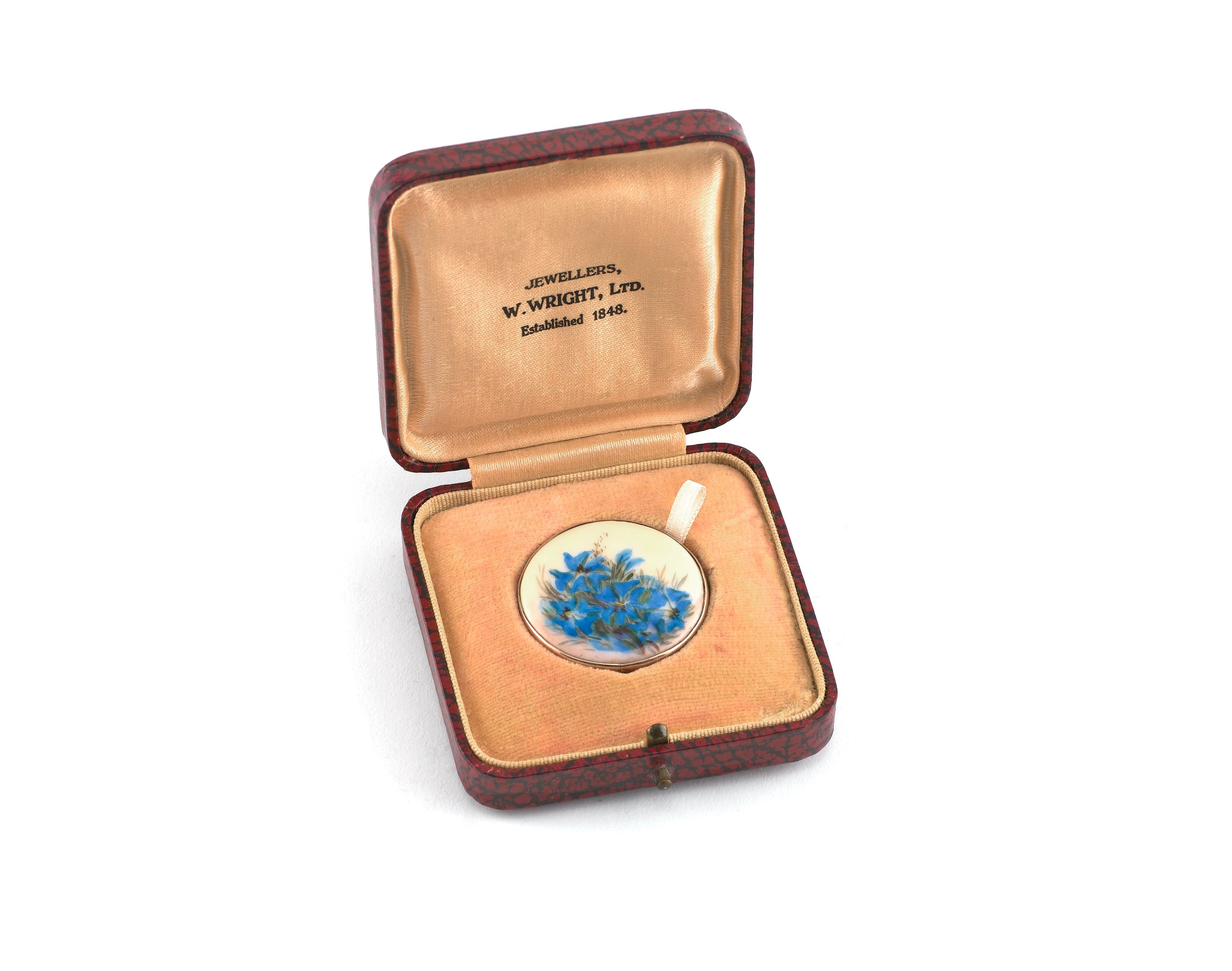 Bonhams : MAY CREETH A cased Australian 9 carat gold mounted porcelain ...