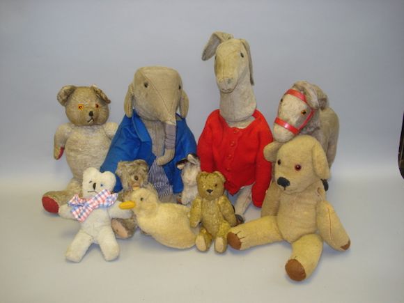 Bonhams : Collection of soft toys lot