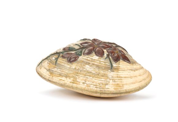 Bonhams : A lacquer kogo and cover in the form of a hamaguri (clam ...