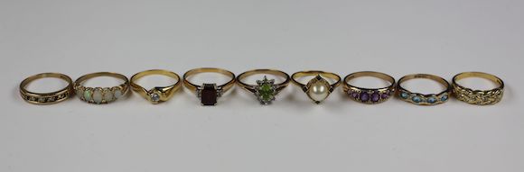 Bonhams : Nine gem set rings,