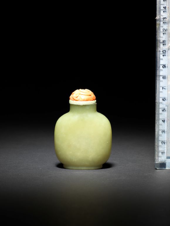 Bonhams : A yellow jade snuff bottle 1750-1850