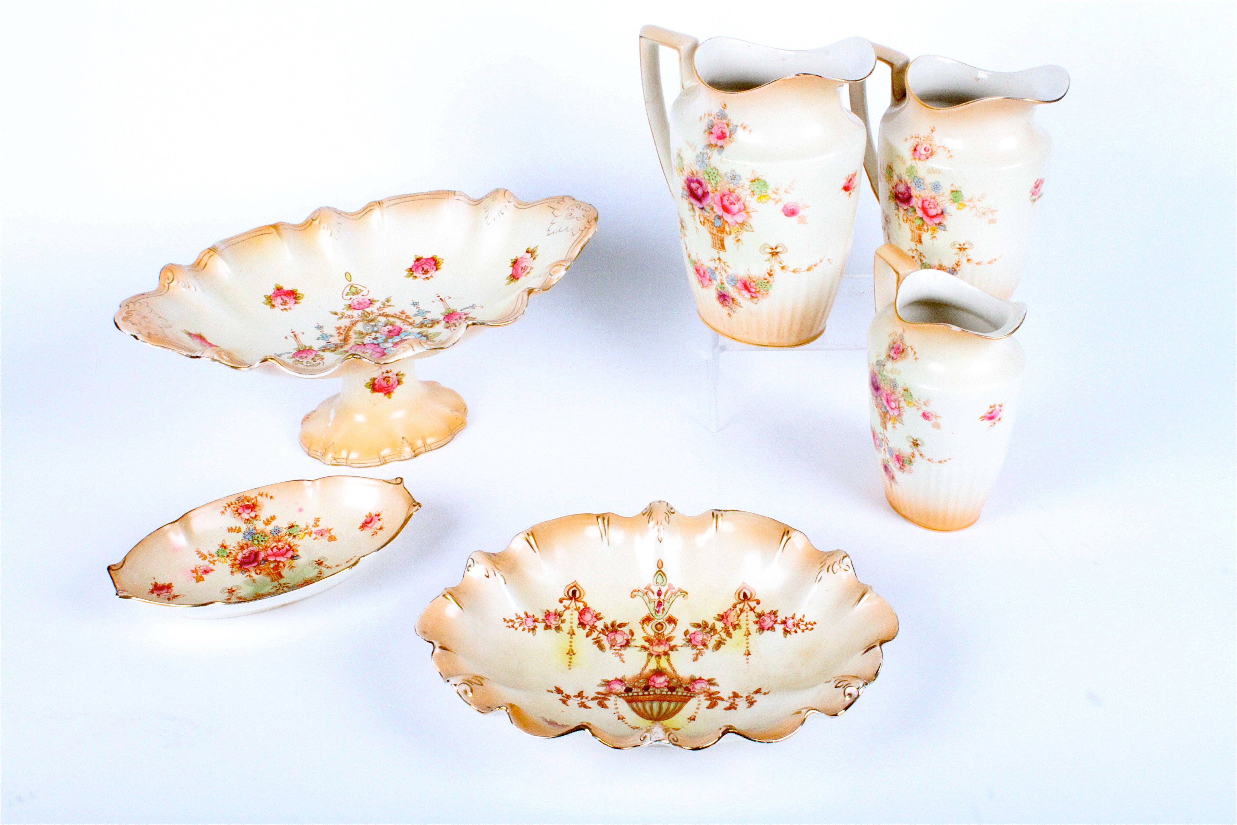 Bonhams : A small collection of Royal Crown Devon Fielding blush ivory ware
