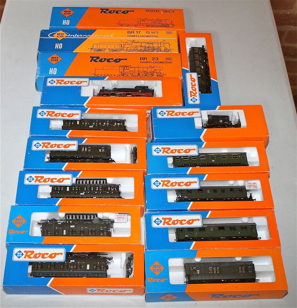 Bonhams : Roco locomotives and coaches 15