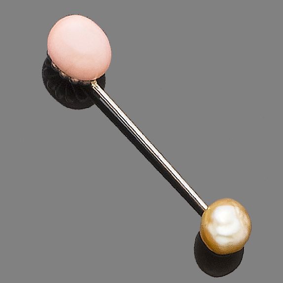 Bonhams : A conch pearl and pearl brooch