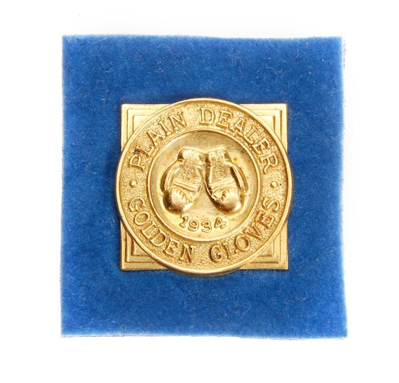 Bonhams : 1934 Golden Gloves boxing badge