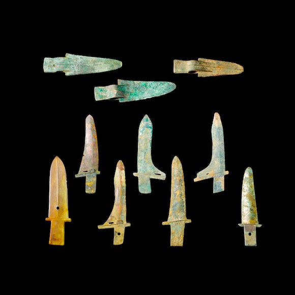 Bonhams : Ten bronze dagger axes Shang / Zhou dynasty