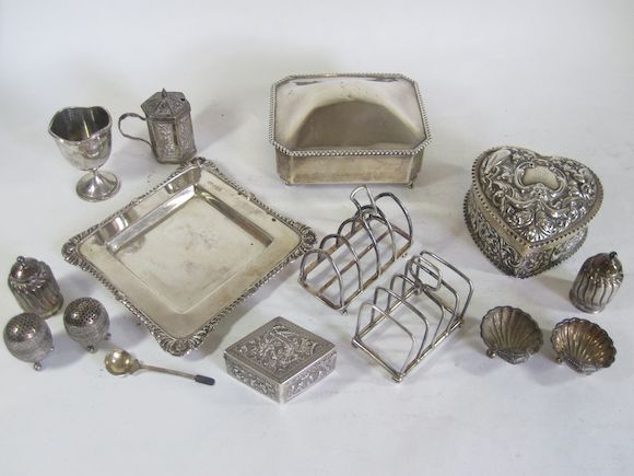 Bonhams : A small collection of silver