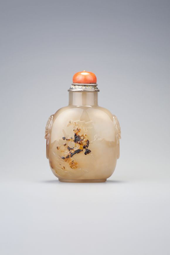 Bonhams : A dendritic chalcedony 'dog and bird' snuff bottle Suzhou ...