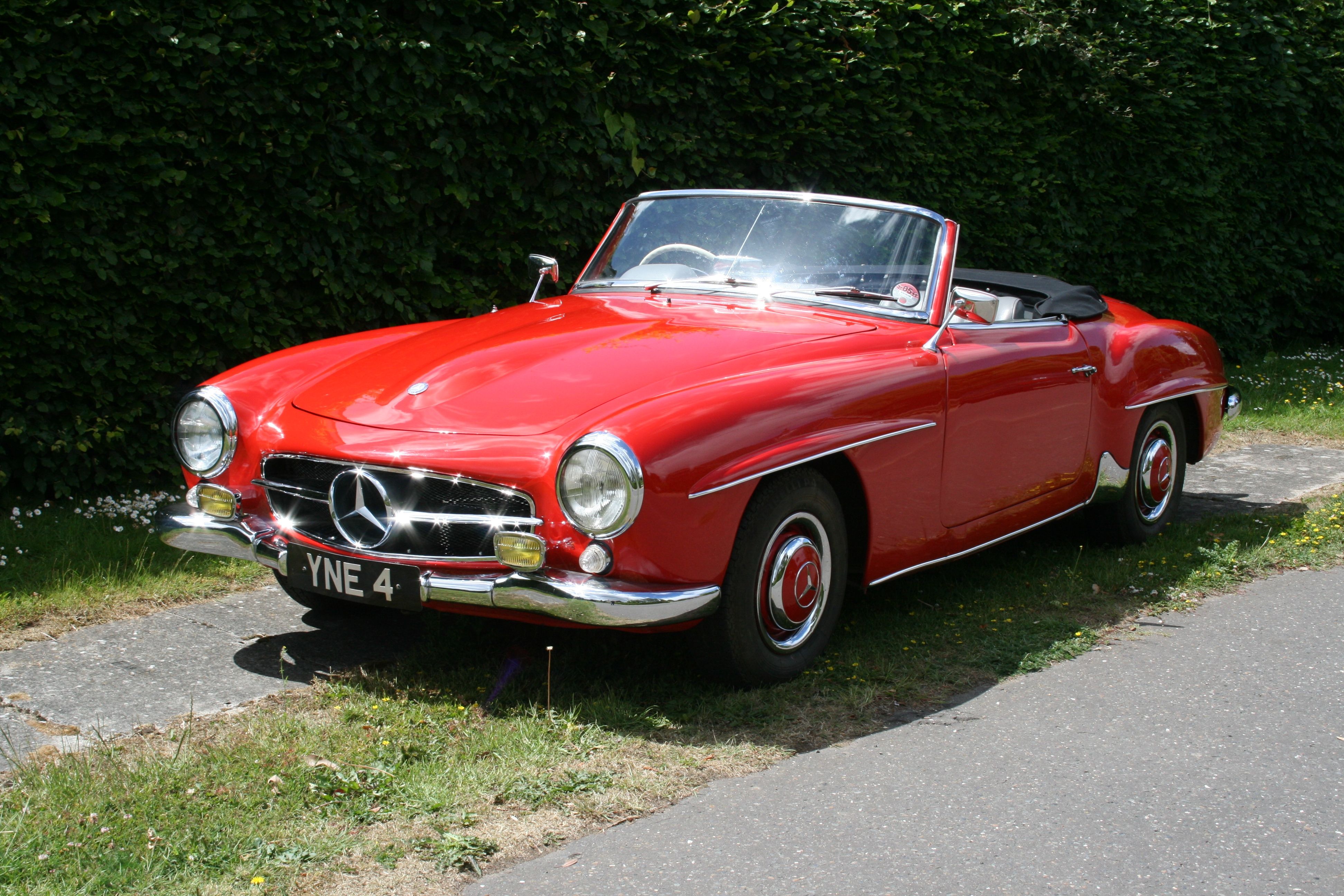 Bonhams Cars : 483,1960 Mercedes-Benz 190SL Roadster Chassis no. 121-042-20017110 Engine no ...