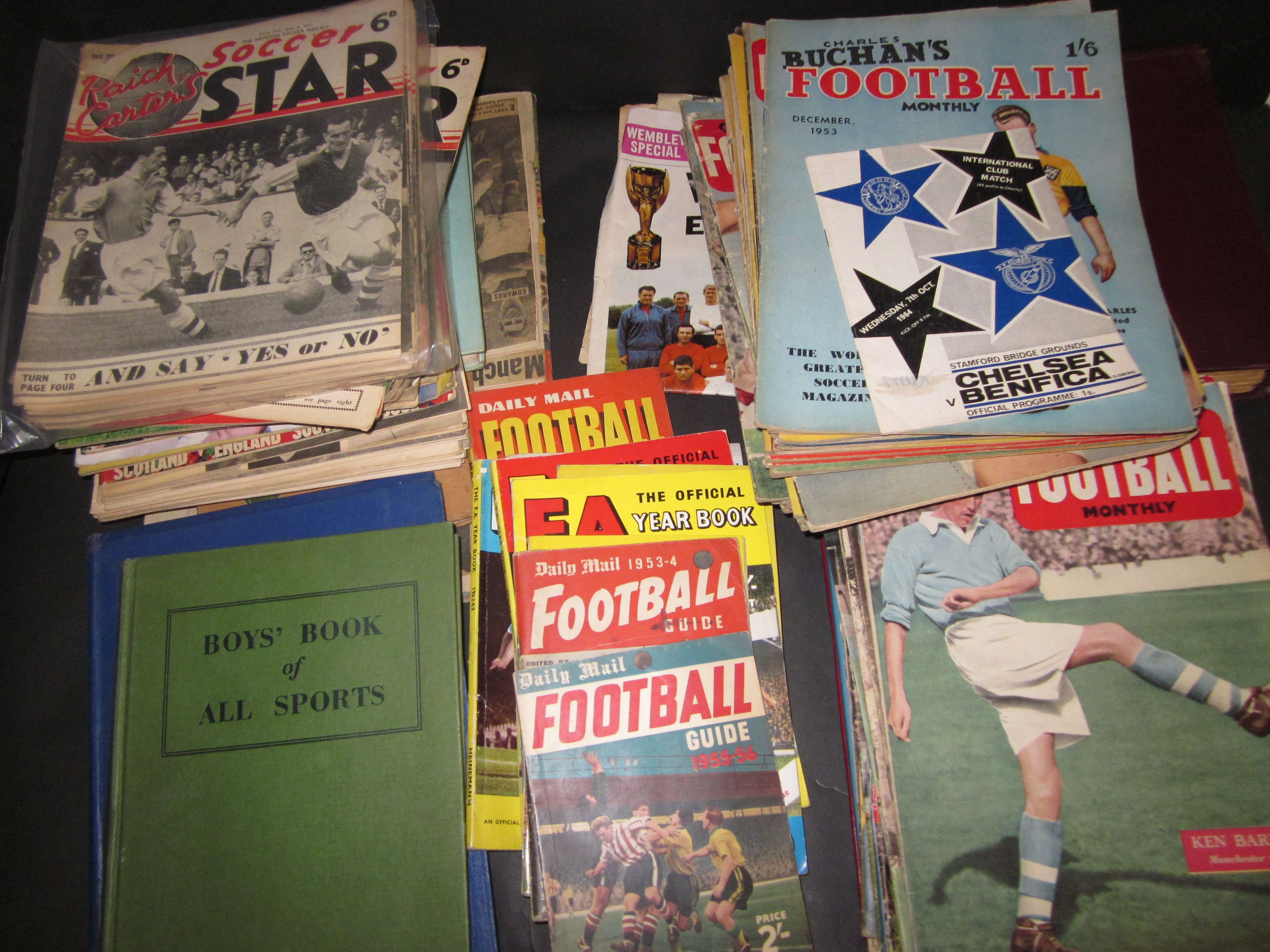 Bonhams : A collection of 1950's/60's football annuals and handbooks