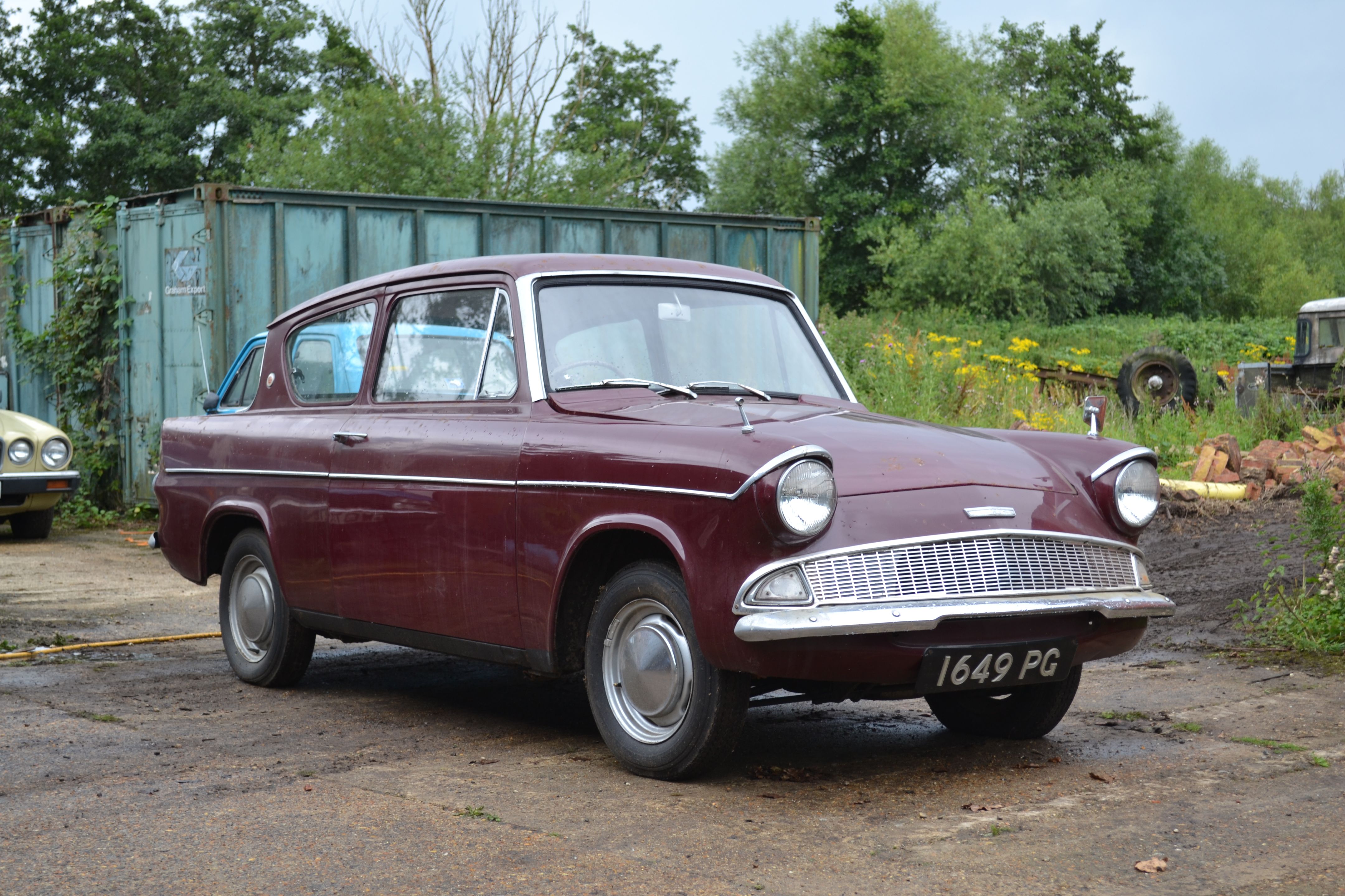 Bonhams Cars : 1963 Ford Anglia De Luxe Saloon Chassis no. H22C128527 ...
