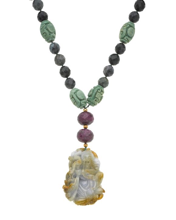 Bonhams : A jade, ruby and agate sautoir (illustrated above)