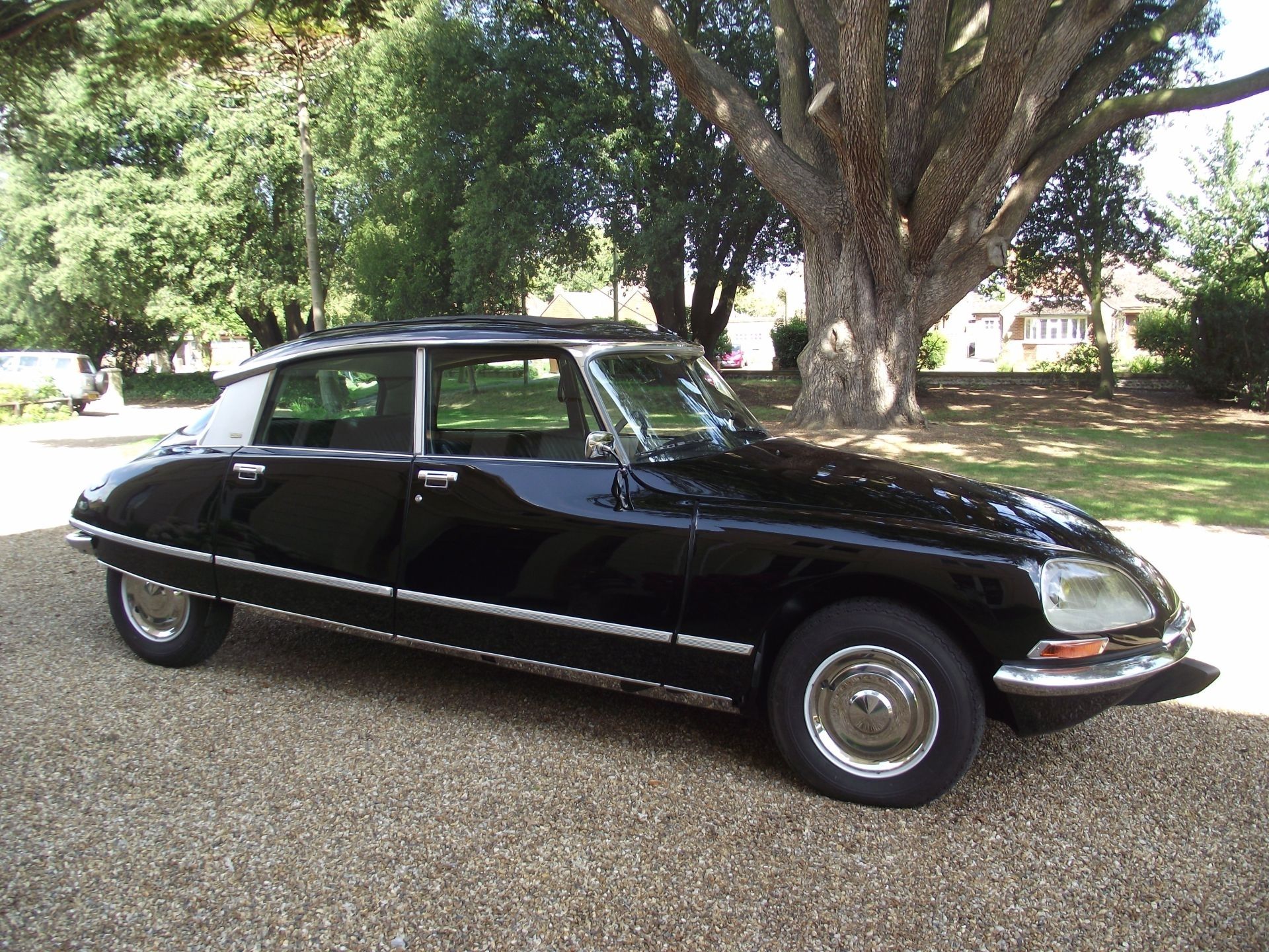Bonhams Cars : 1974 Citroën DS23 Pallas Saloon Chassis no. 01-FE-3884 ...
