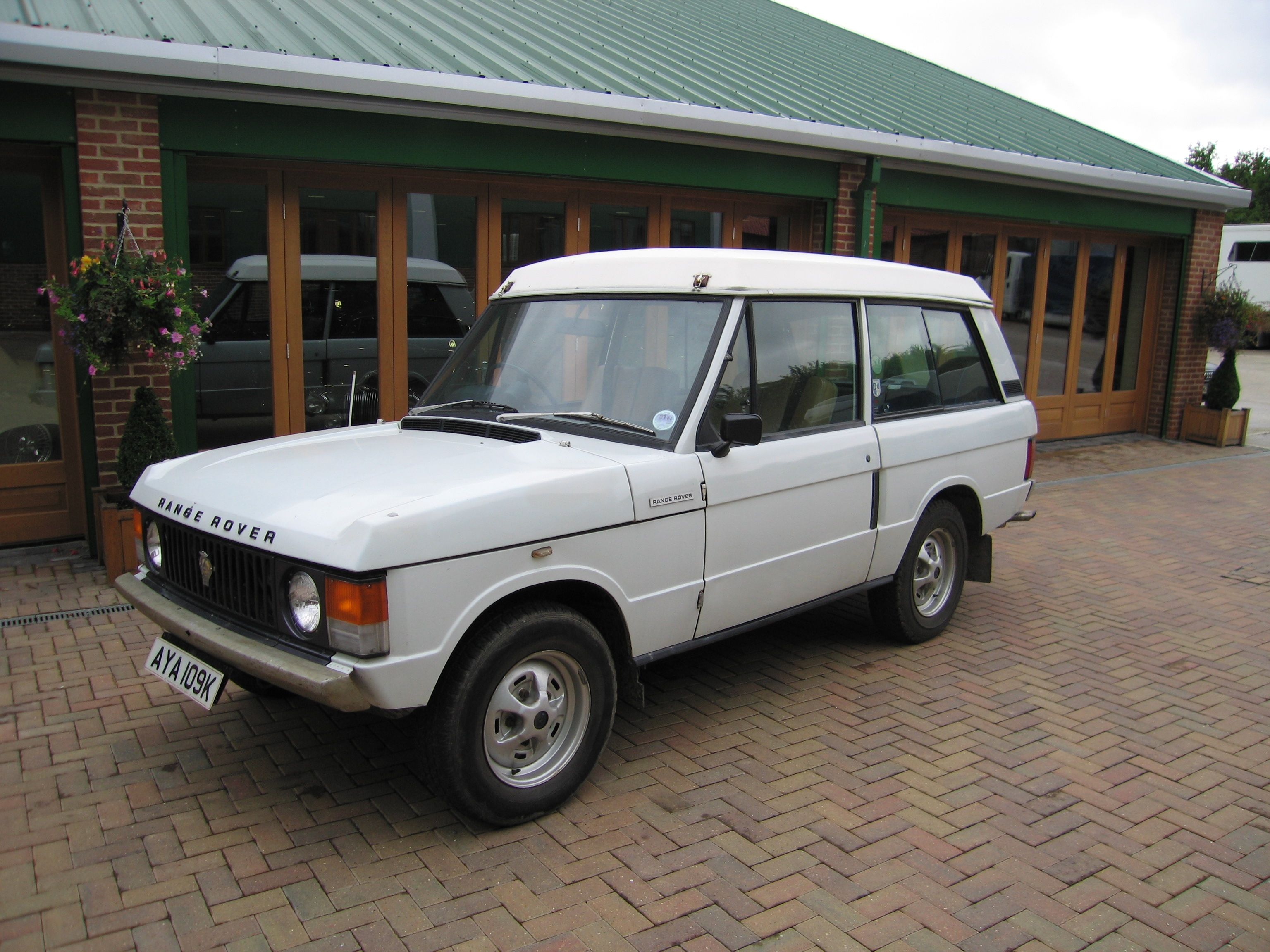 Bonhams Cars : 1972 Range Rover Custom Dormobile Chassis no. 35504504A ...