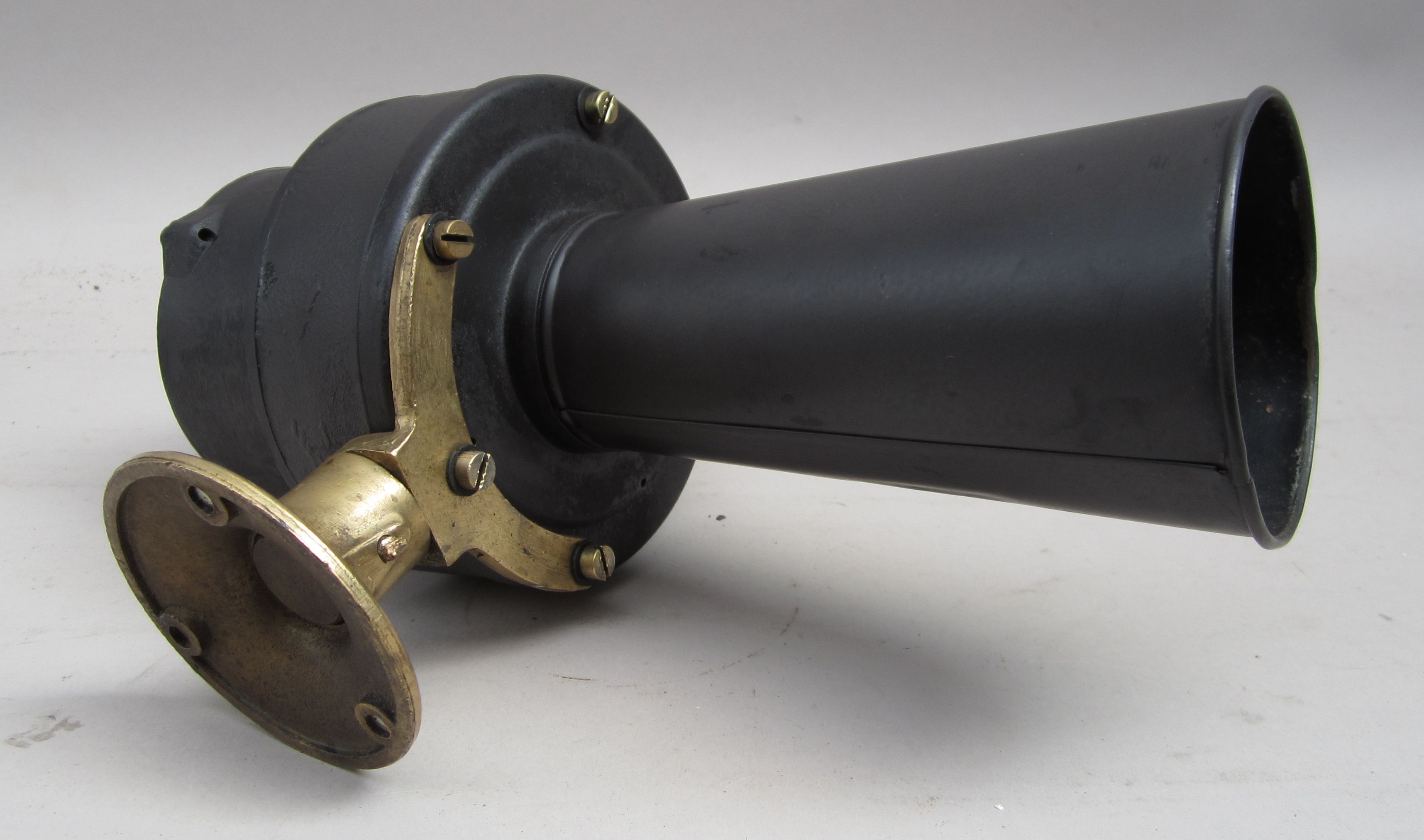 Bonhams Cars : A large and early hand pull cab mounted Klaxon horn in ...