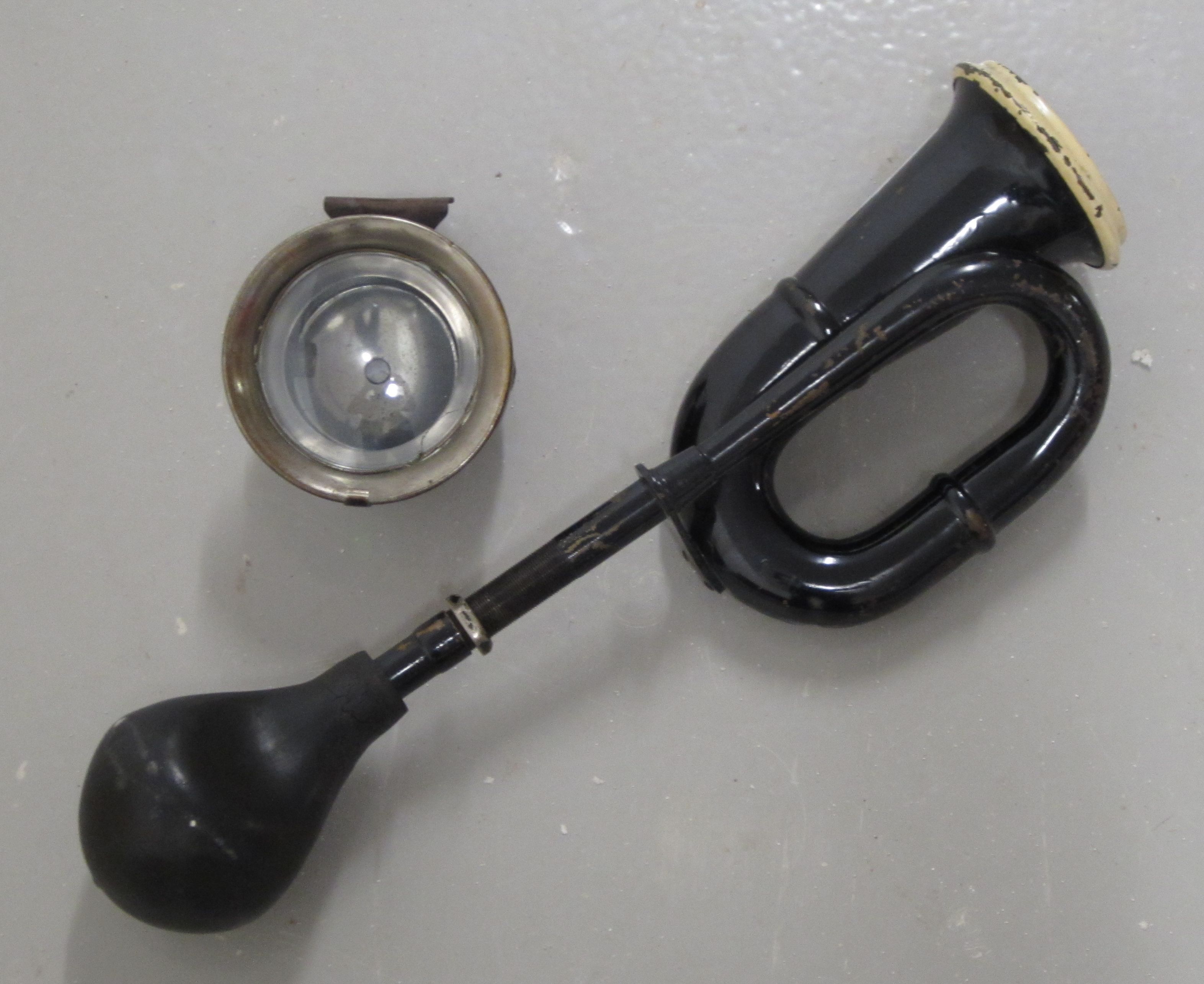 Bonhams Cars : A Desmo limited (Birmingham) bulb horn,