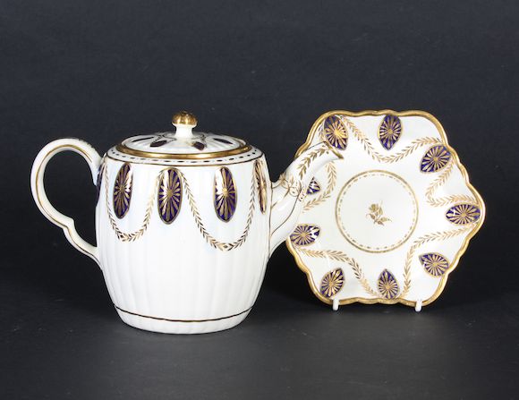 Bonhams : A Caughley teapot, cover and stand, late 18th century