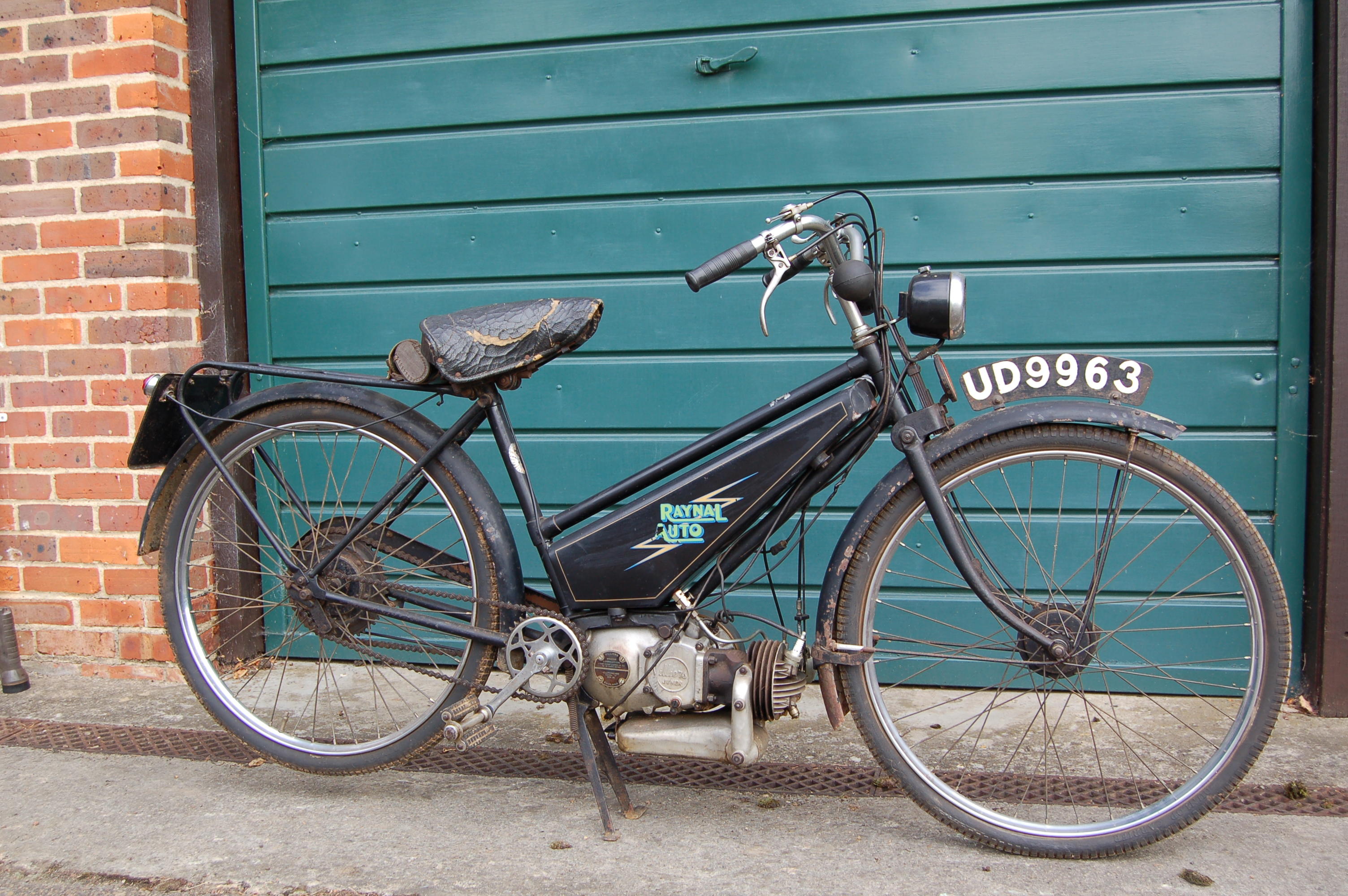 Bonhams Cars : 1937 Raynal 98cc Auto de Luxe Frame no. 1742 Engine no ...