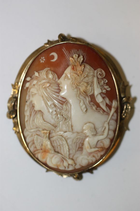 Bonhams : A Victorian oval shell cameo brooch