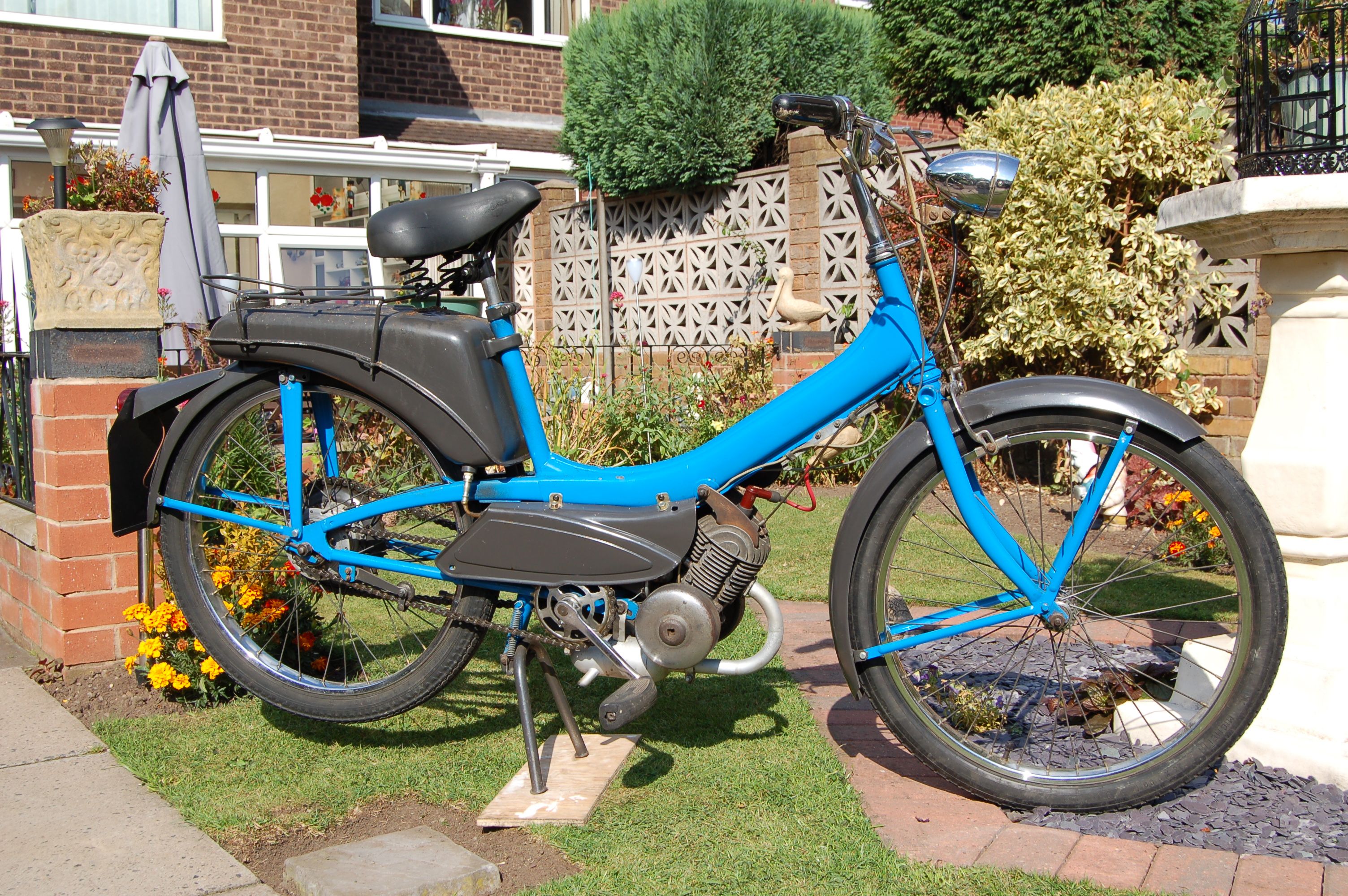 Bonhams Cars : 1968 Raleigh 49cc RM6 Runabout Frame no. 031352 Engine ...