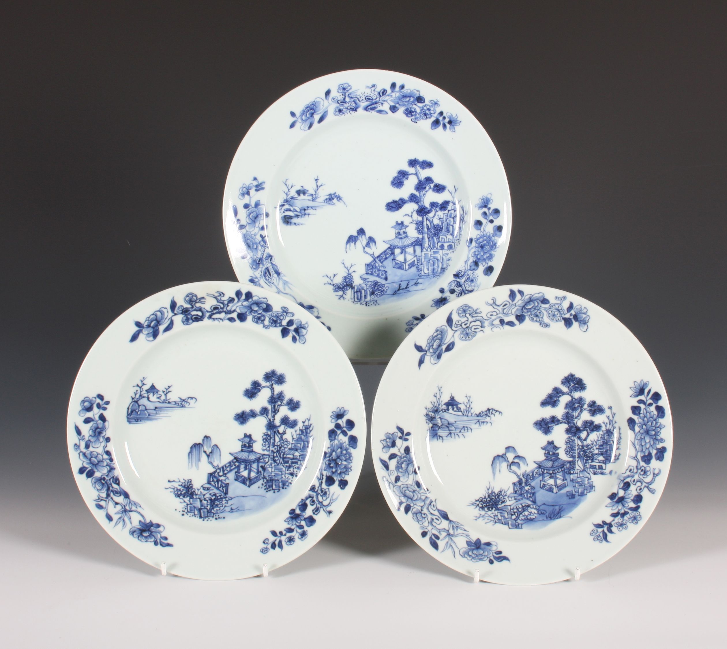 Bonhams : Six Nanking cargo plates