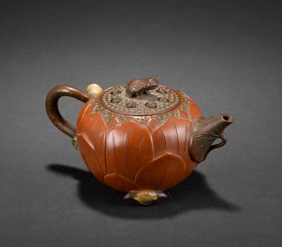 Bonhams : An Yixing-style teapot with cover