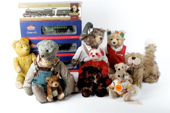 Bonhams : A mixed group of teddy bears and four modern boxed locomotives