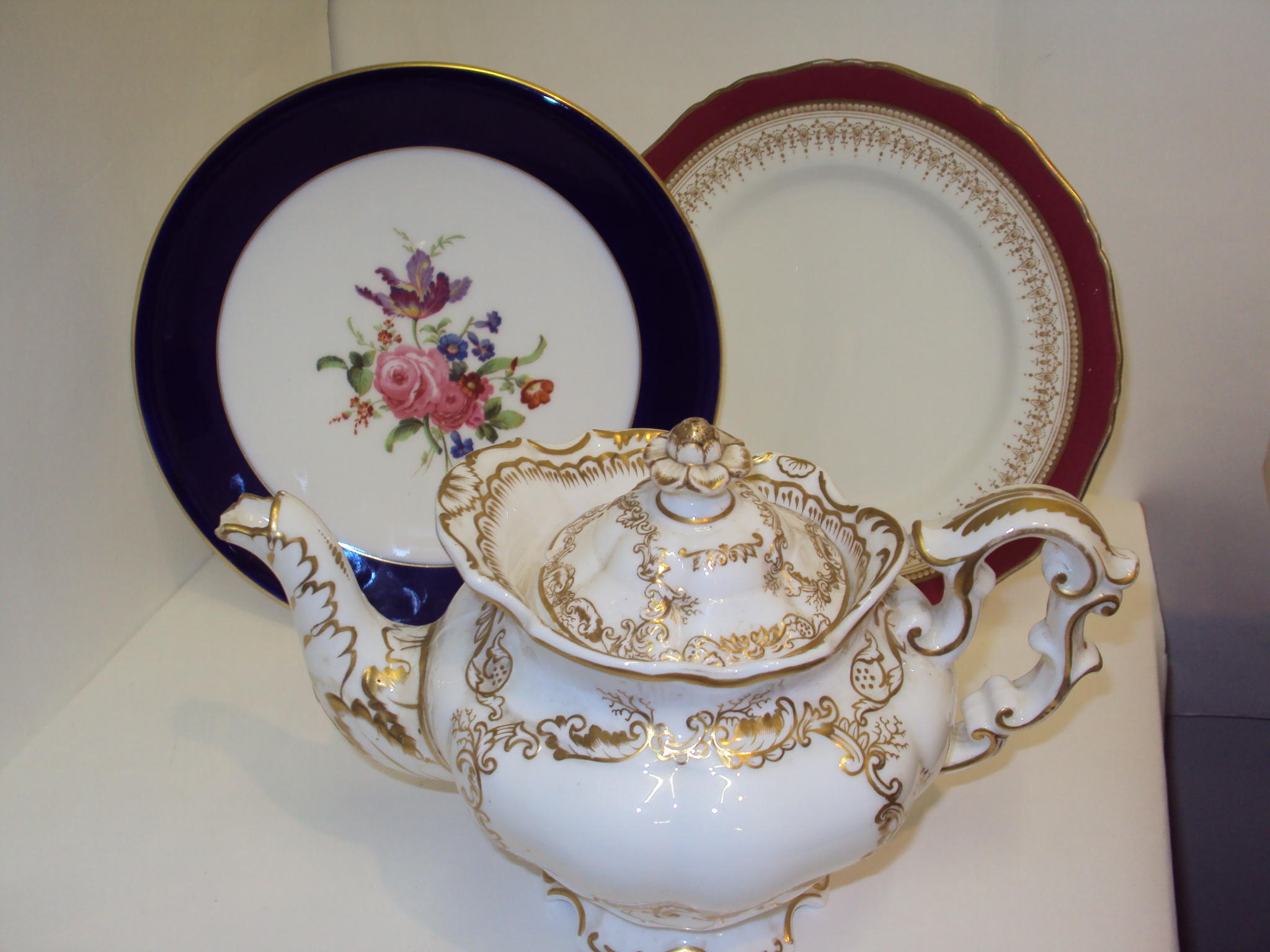Bonhams A Mixed Collection Of Ceramics