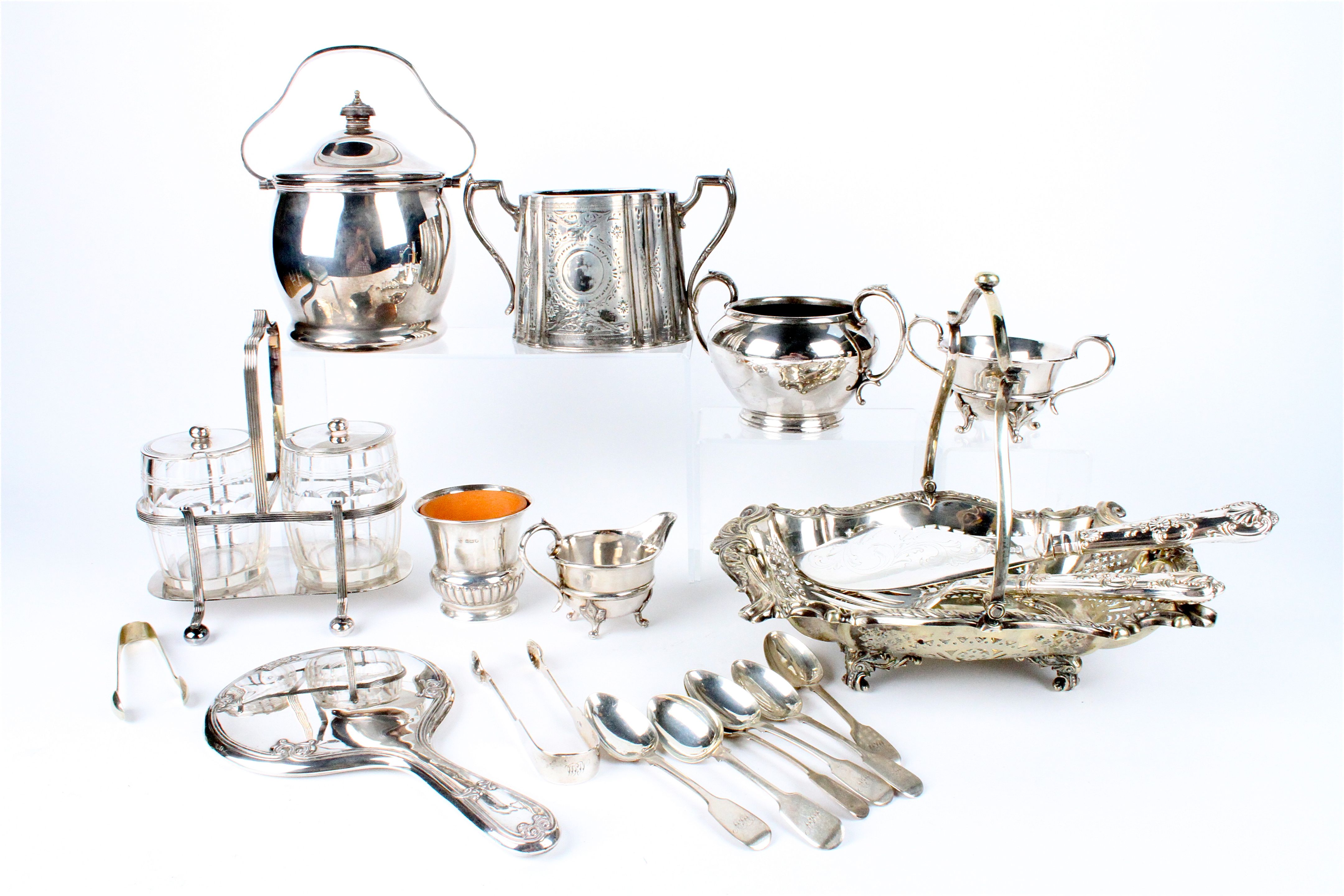 Bonhams : A collection of silver and electroplated items