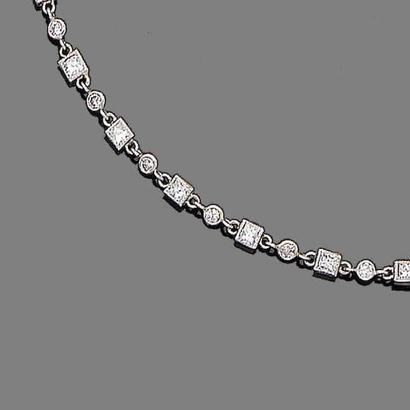 Bonhams : A diamond-set chain