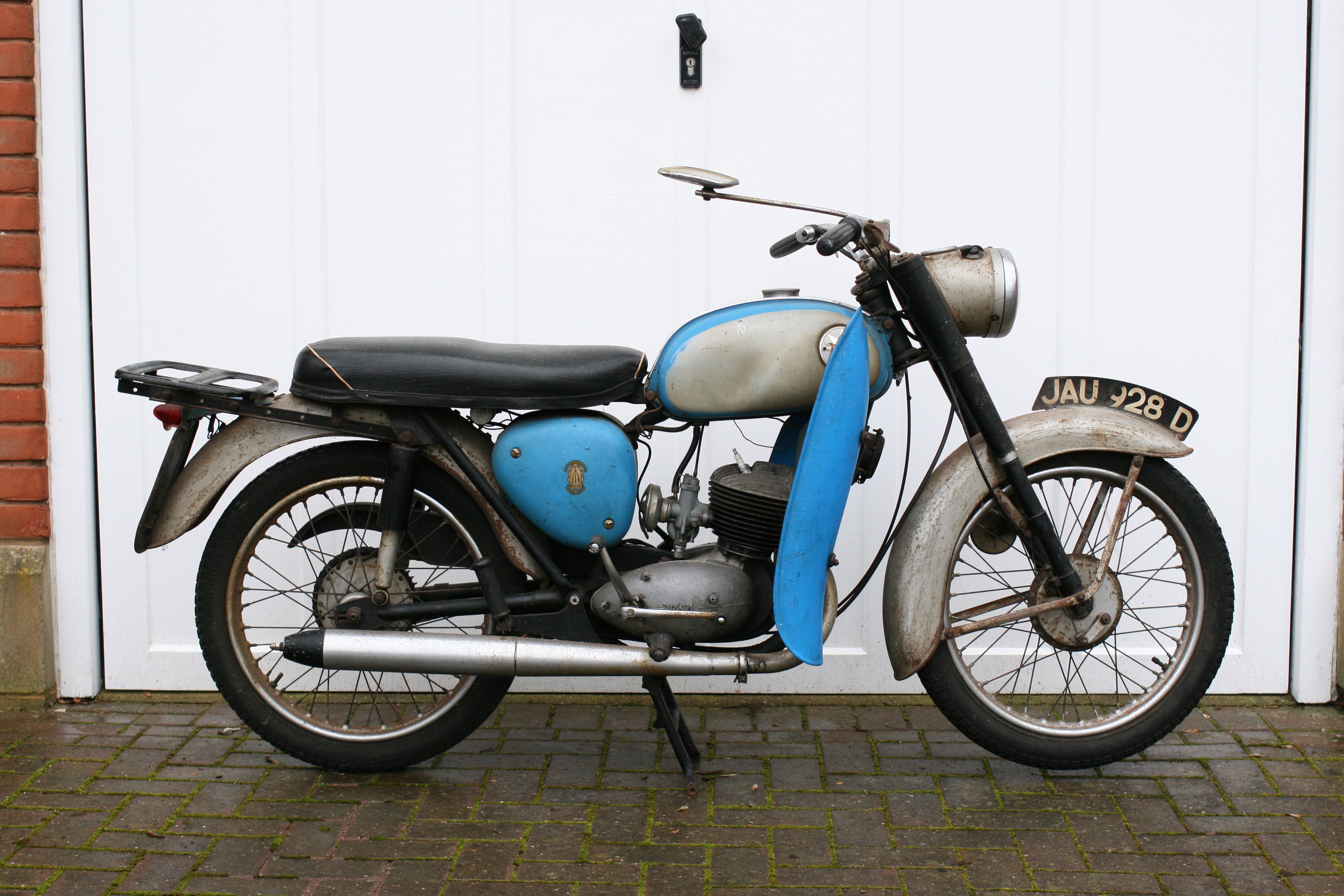 Bonhams Cars : 1966 BSA 172cc D7 Bantam Super Frame no. D7 3198 Engine ...