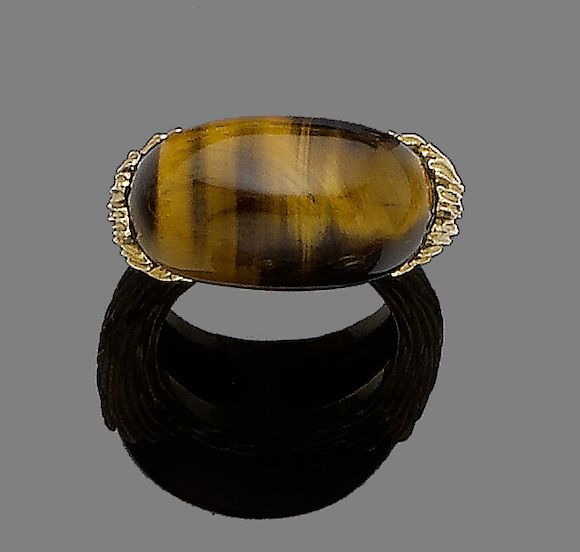 Bonhams : A tiger's eye and gold ring,