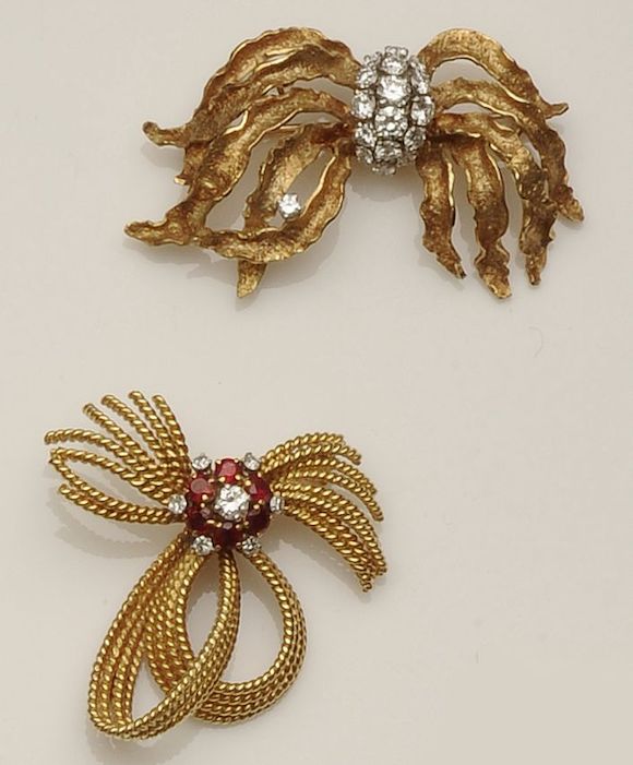 Bonhams : A diamond bow brooch (2)