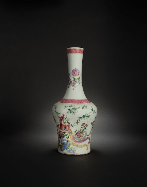 Bonhams : A famille rose, mallet shaped vase Jiaqing six-character mark