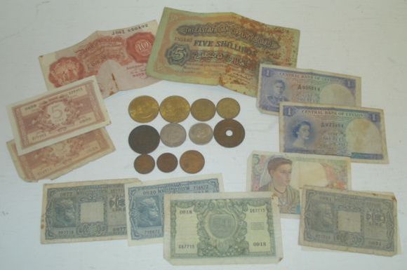 Bonhams : A large collection of English and world coinage, to include ...