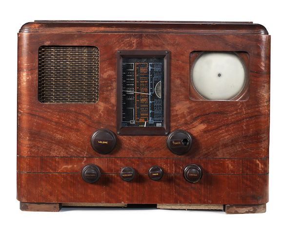 Bonhams : A rare HMV type 904 television and wireless receiver, late 1938,