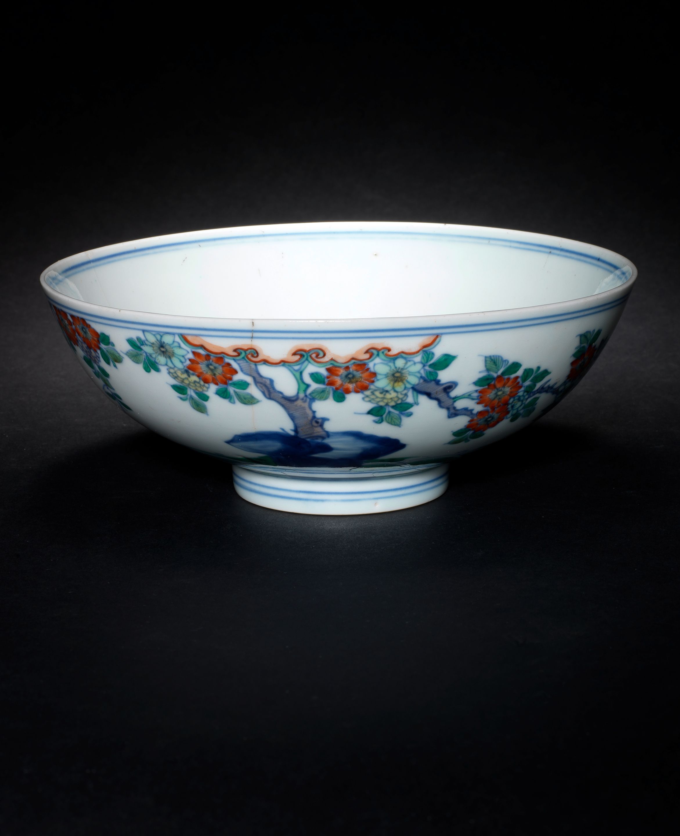 Bonhams : A doucai shallow bowl Chenghua six-character mark, 18th century