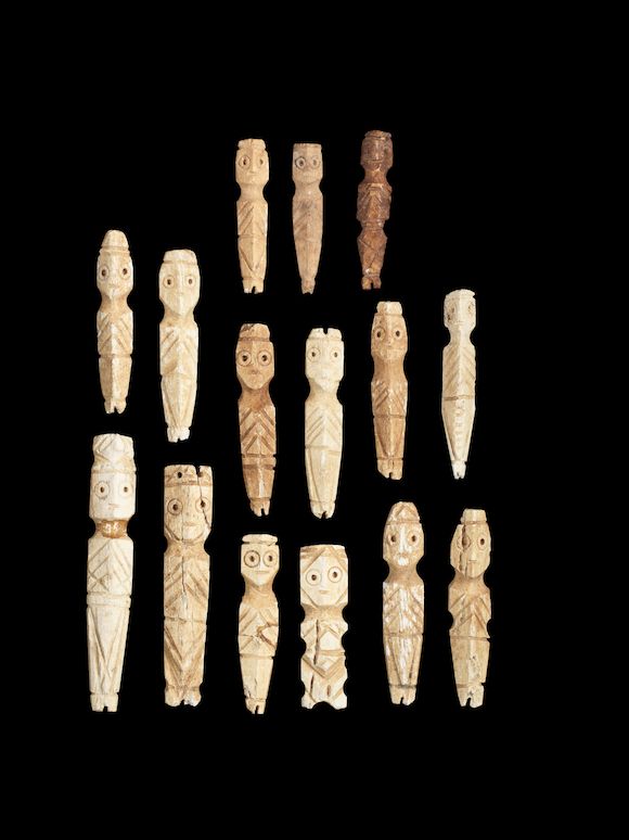 Bonhams : A group of Coptic bone idols 15