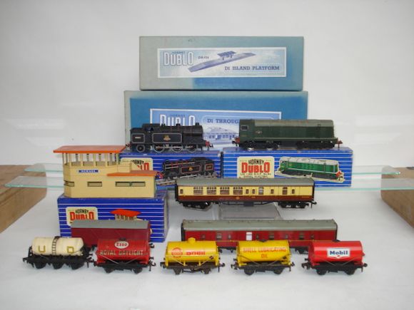 Bonhams : Hornby Dublo engines, rolling stock and accessories lot