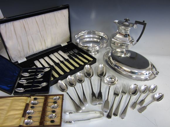 Bonhams : A silver pair of Fiddle and Thread pattern table spoons ...