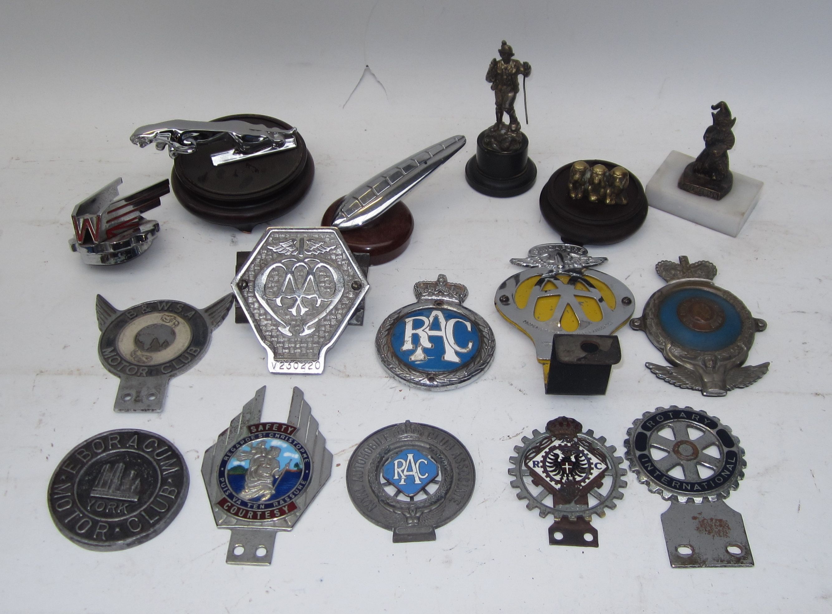 Bonhams Cars : Assorted car badges and mascots,