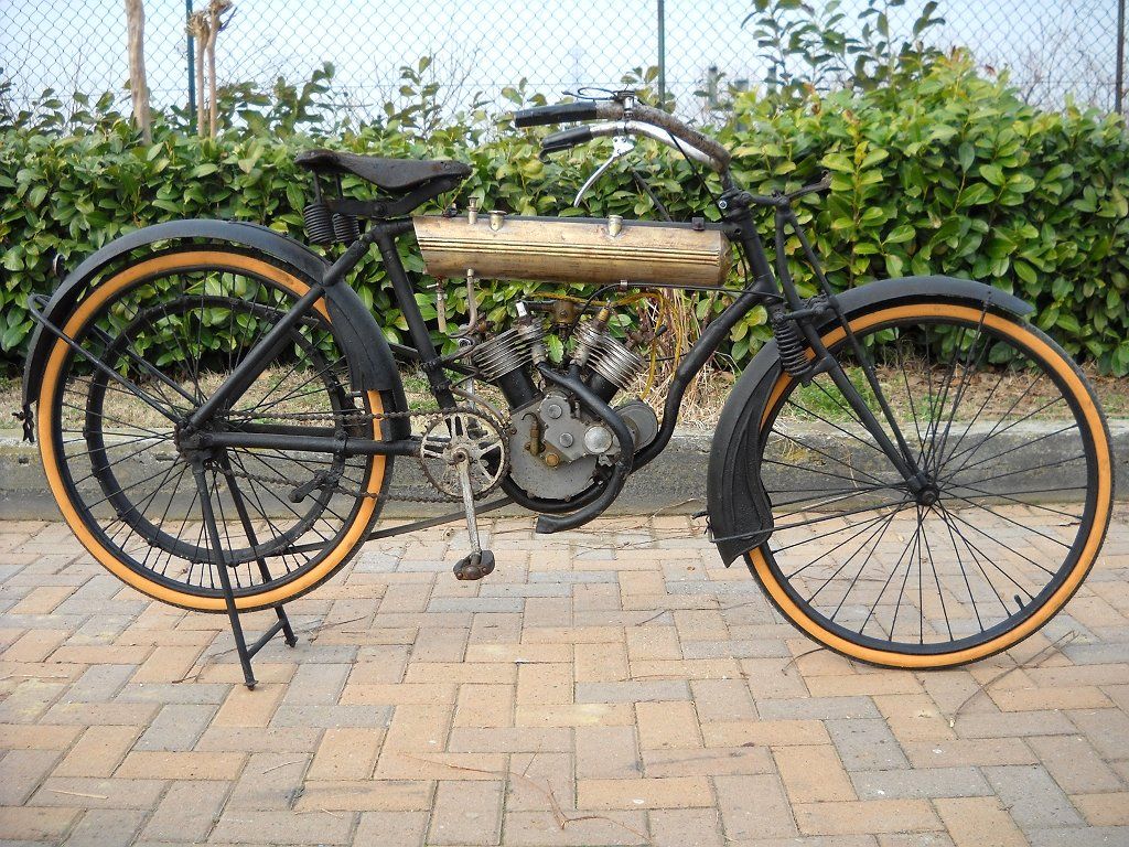 Bonhams Cars : 1909 Moto-Rêve 2½hp V-Twin Engine no. 5566