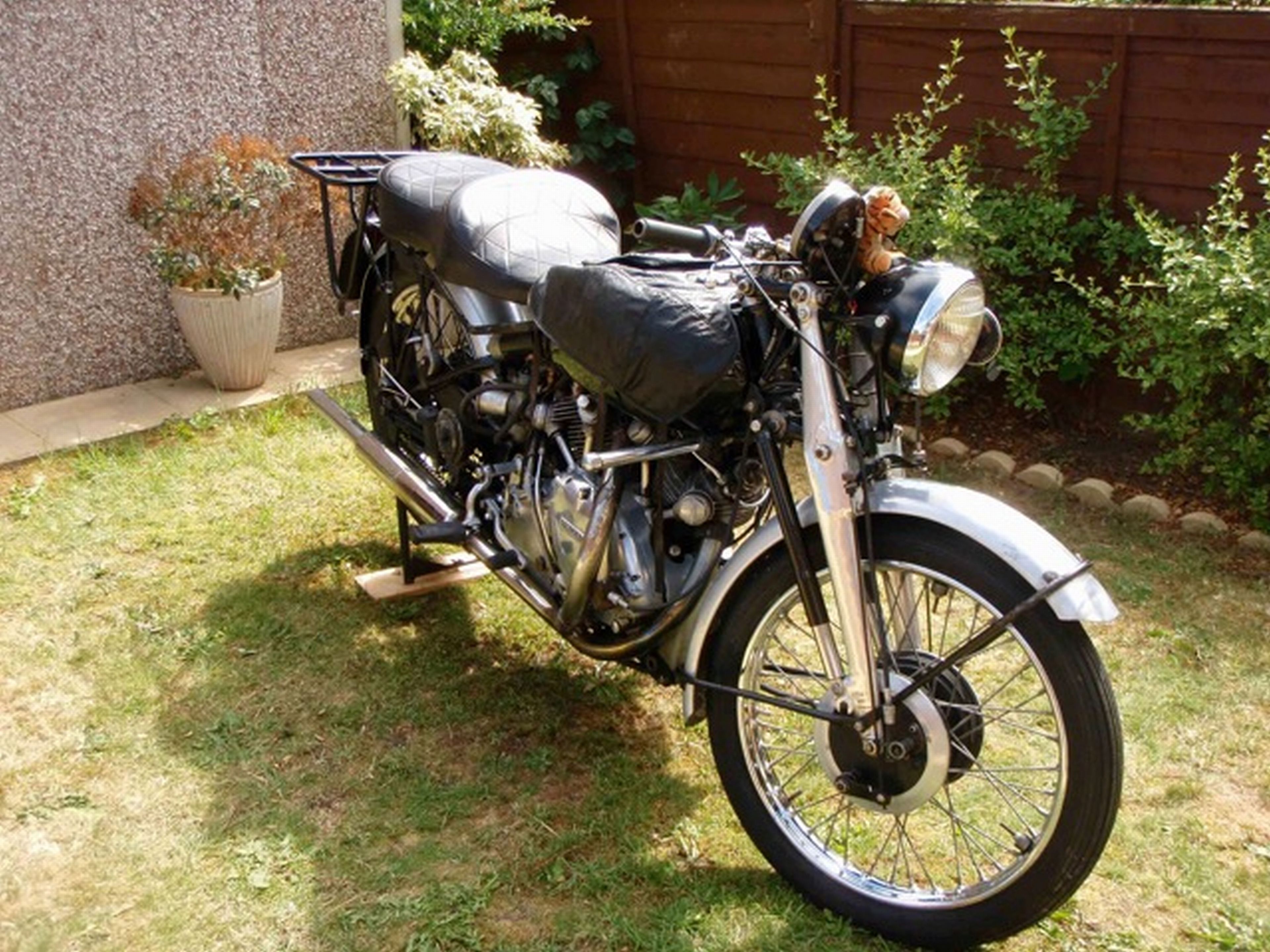 Bonhams Cars : 1951 Vincent 998cc Rapide Frame no. RC8316B Engine no ...