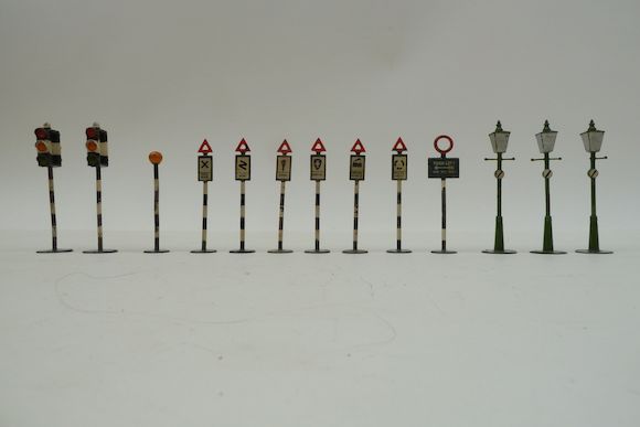 Bonhams : Britains from set 1428, Road Signs and Traffic Lights 13
