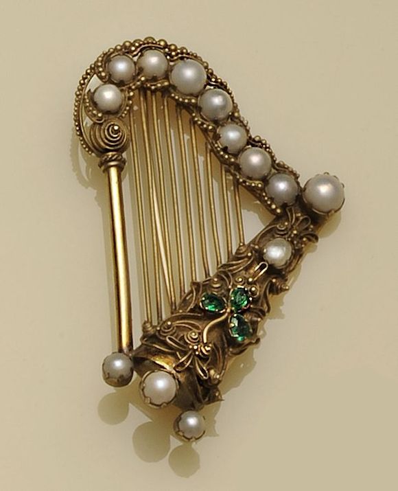 Bonhams : A Victorian harp brooch