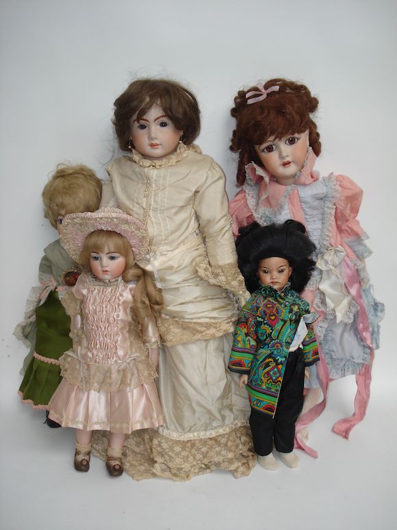 Bonhams : Five reproduction dolls 5